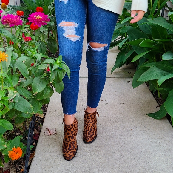 Time and Tru | Shoes | Two Zip Womens Animal Cheetah Print Ankle ...